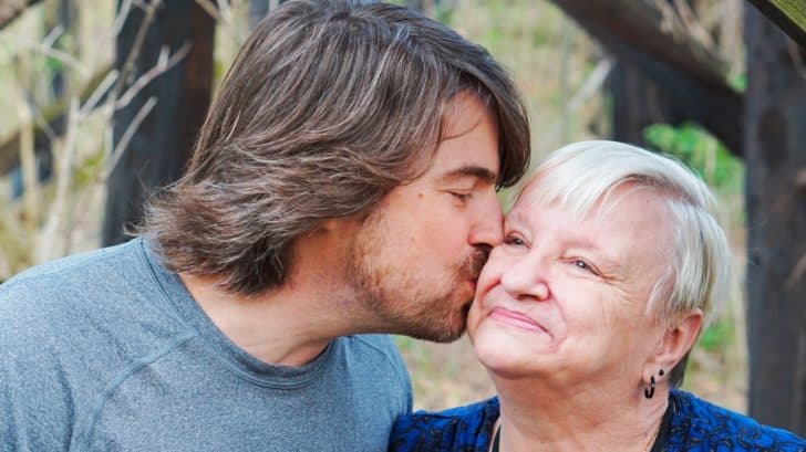 Country Singer Jimmy Wayne's Mother Has Died