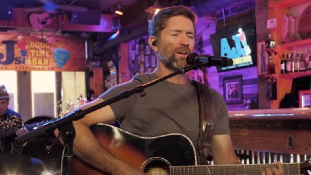 Josh Turner Covers Alan Jackson...At Alan Jackson's Bar