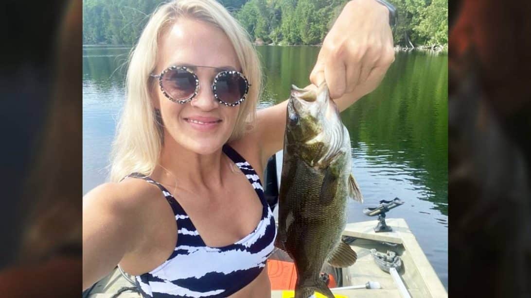 Carrie Underwood Flaunts Rock Hard Abs In New Photos