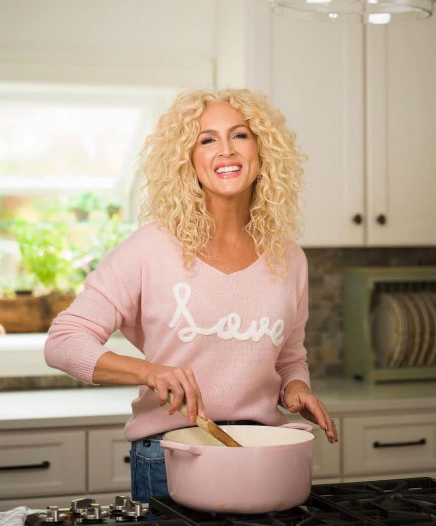 LIST: 21 Iconic Country Music Hairstyles