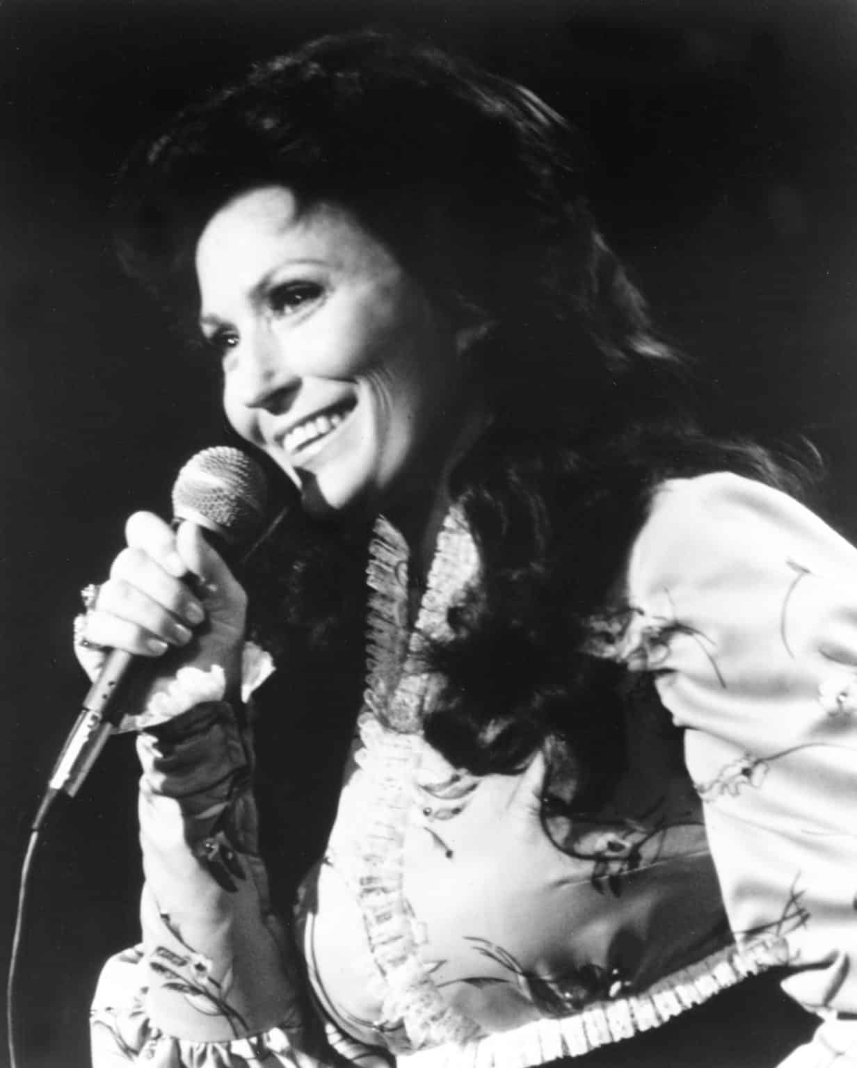 LIST: 21 Iconic Country Music Hairstyles