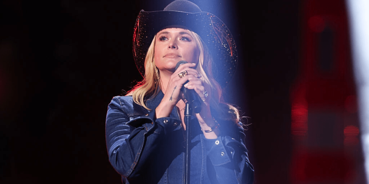 Miranda Lambert Once Again Halts Show To Call Out Concertgoers, "It's ...