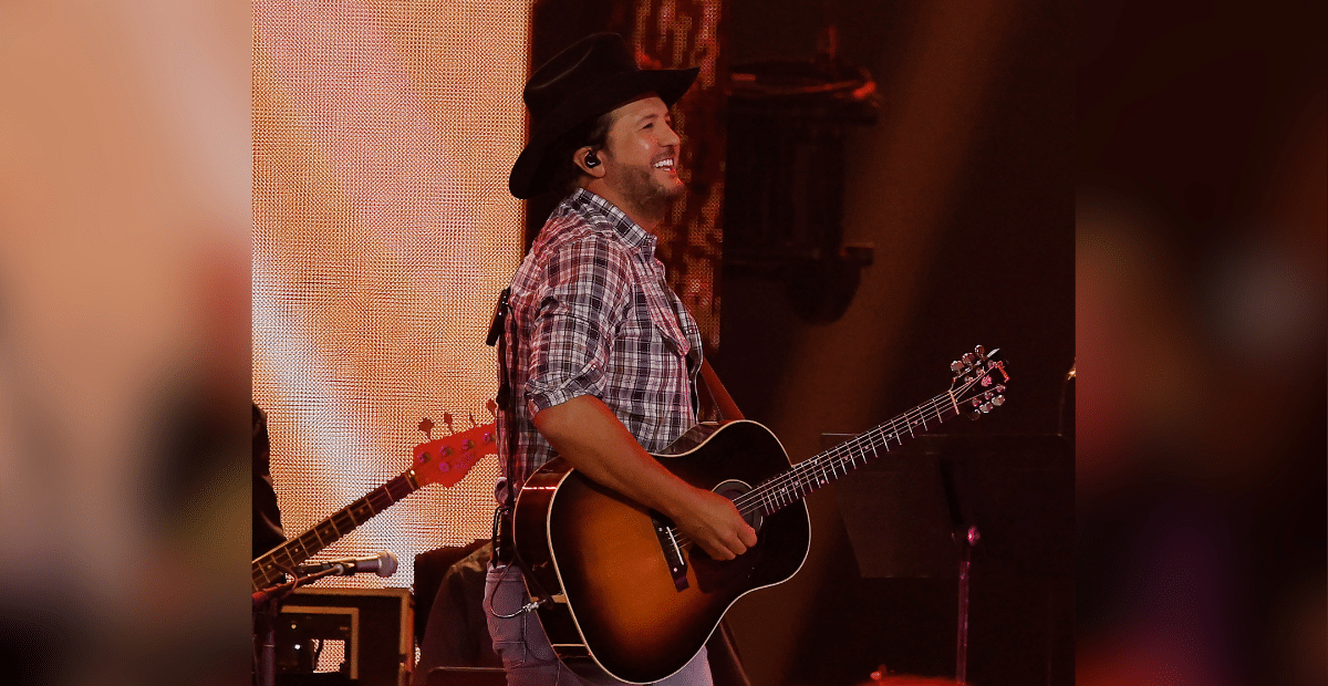 Luke Bryan Covers "Should've Been A Cowboy" For Toby Keith Tribute Concert