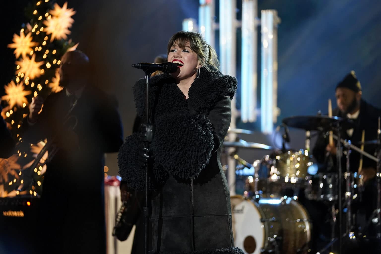 “Sing It Like You Mean Goodbye”: Kelly Clarkson’s Breathtaking ‘Have ...