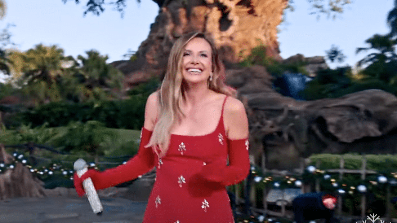Carly Pearce Performs ''The Man With The Bag'' for Disney Parks Magical ...
