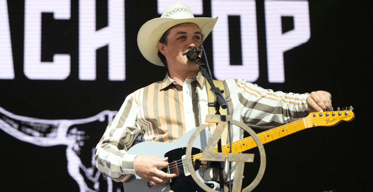 Zach Top Stops Concert To Call Out Unruly Fans