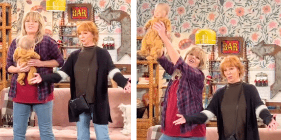 Melissa Peterman & Reba McEntire Break Out Into "Reba" Theme Song In ...