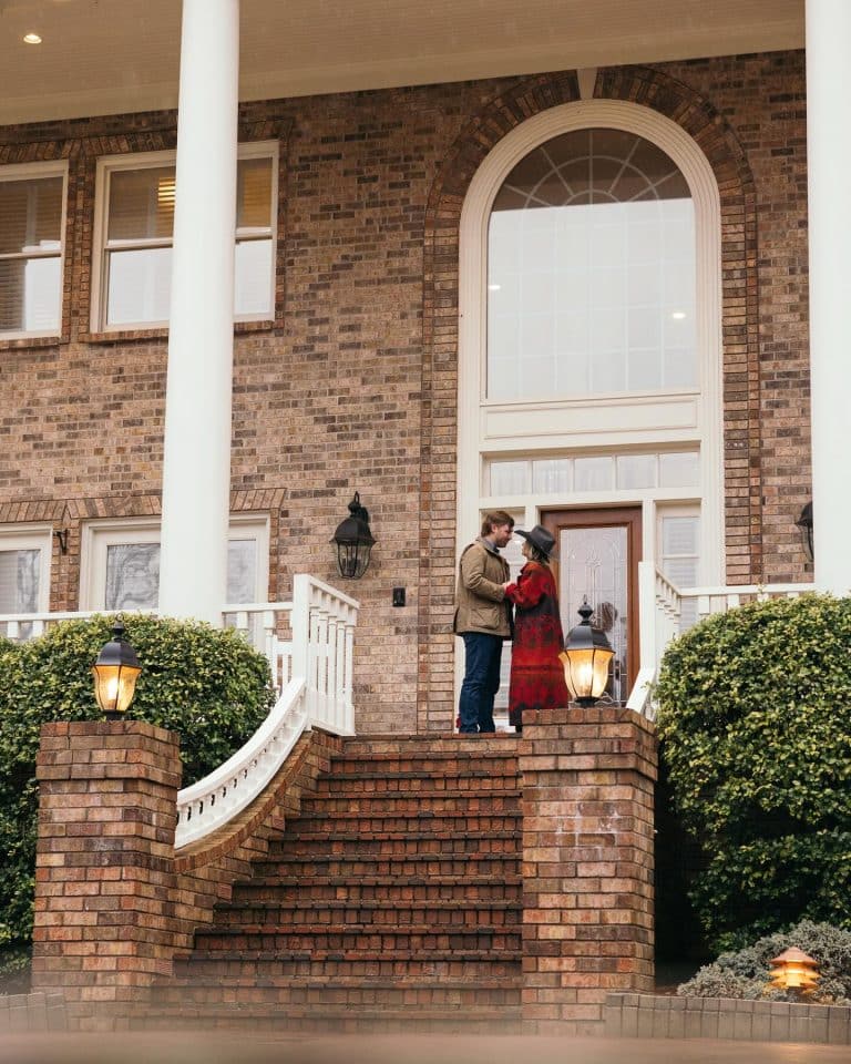 Lainey Wilson Explains Why Her Fiancé Proposed At George Jones' Old House