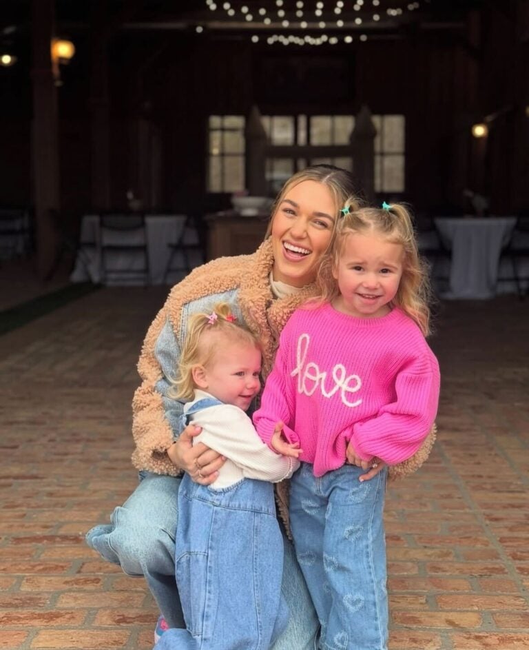 Sadie Robertson Is "Soaking In These Last Moments As A Family Of 4 ...