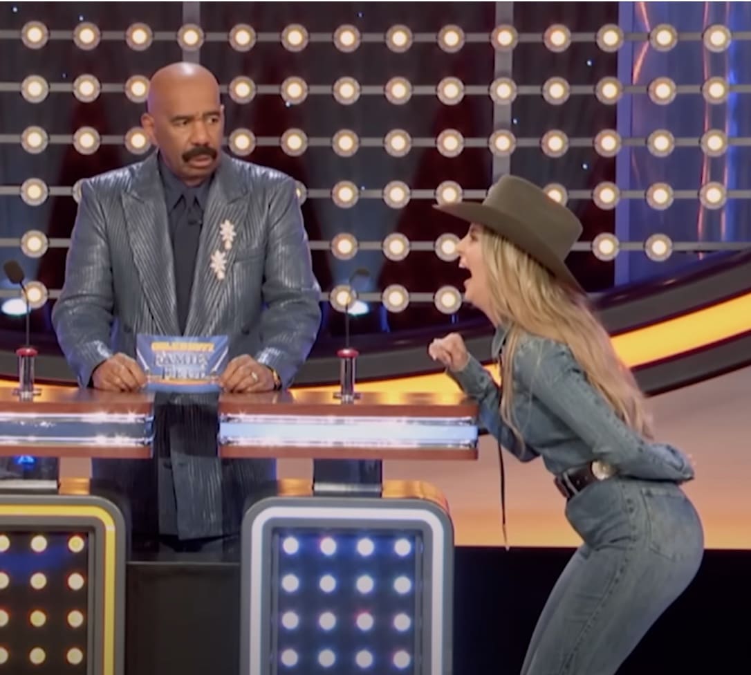 Lainey Wilson Leaves Steve Harvey Speechless With Provocative Answer On ...