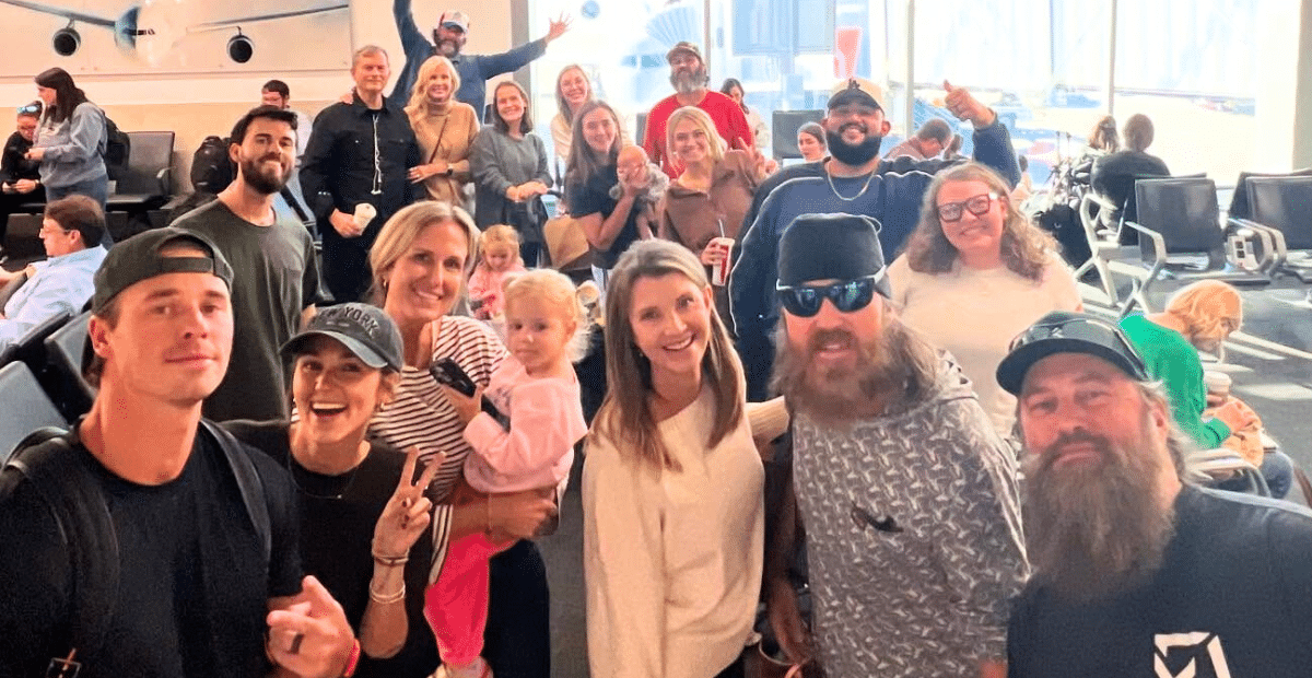 "Duck Dynasty" Family Shares A Touching Surprise Reunion At The Airport