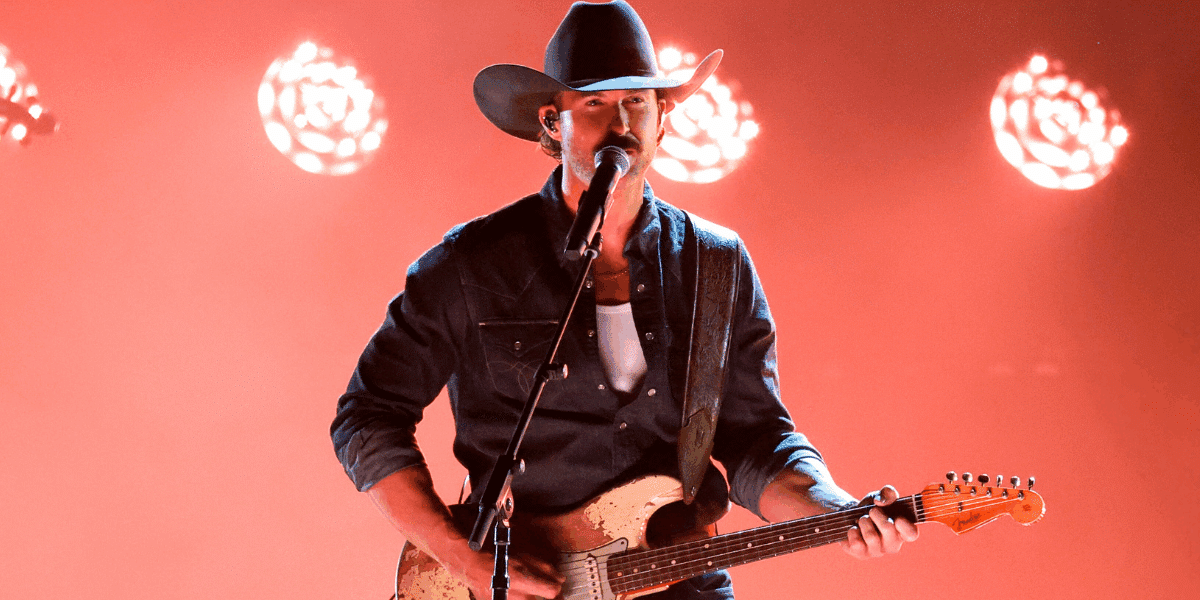 Riley Green Makes All The Ladies Swoon With CMA Performance Of "Worst Way"