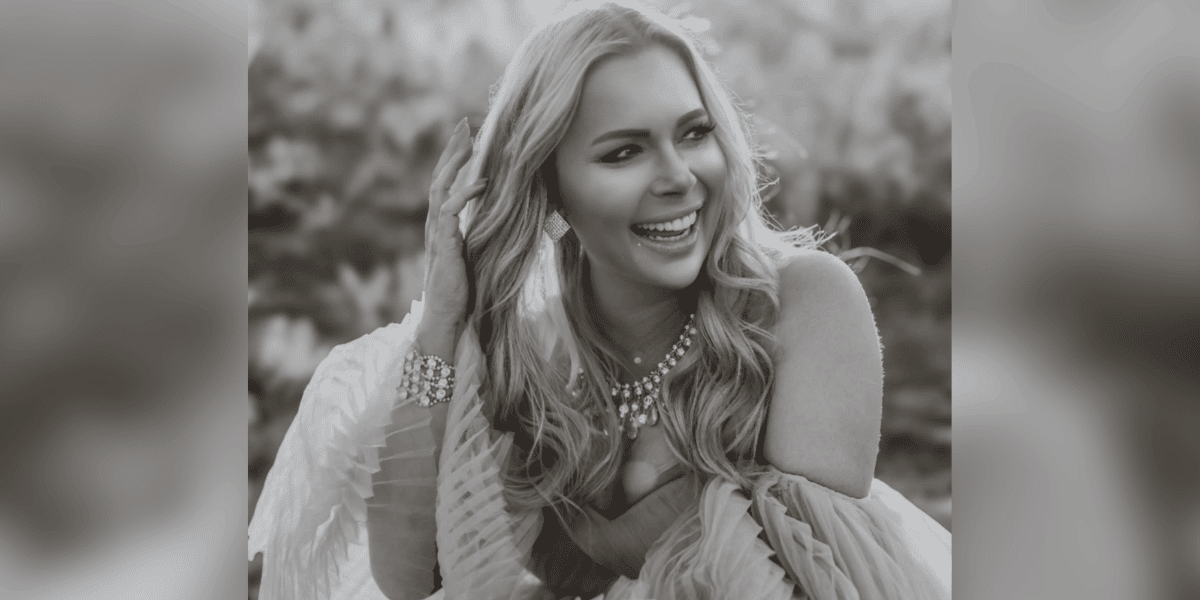 Taylor Swift & Travis Kelce's Relationship In Photos, Including ...