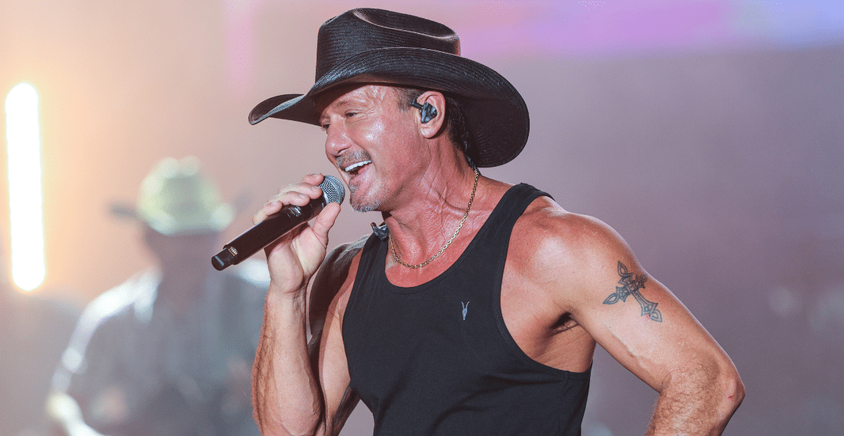 Tim McGraw Shows Off "The Best" Christmas Present He Received This Year ...
